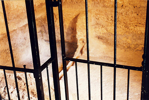 tomb-inside – The Scriptural Calendar